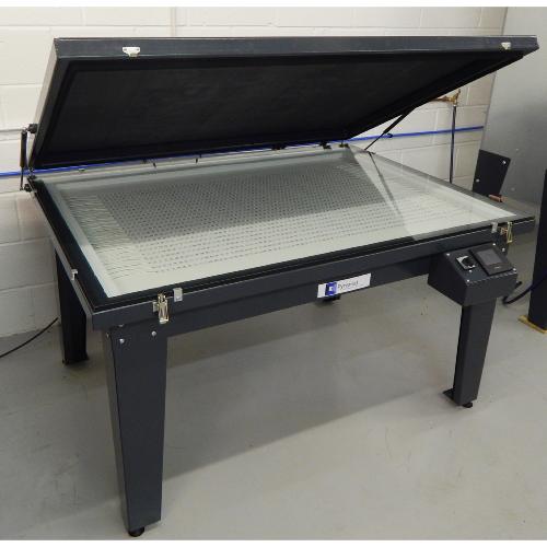 PYRAMID LED SCREEN EXPOSURE 2536